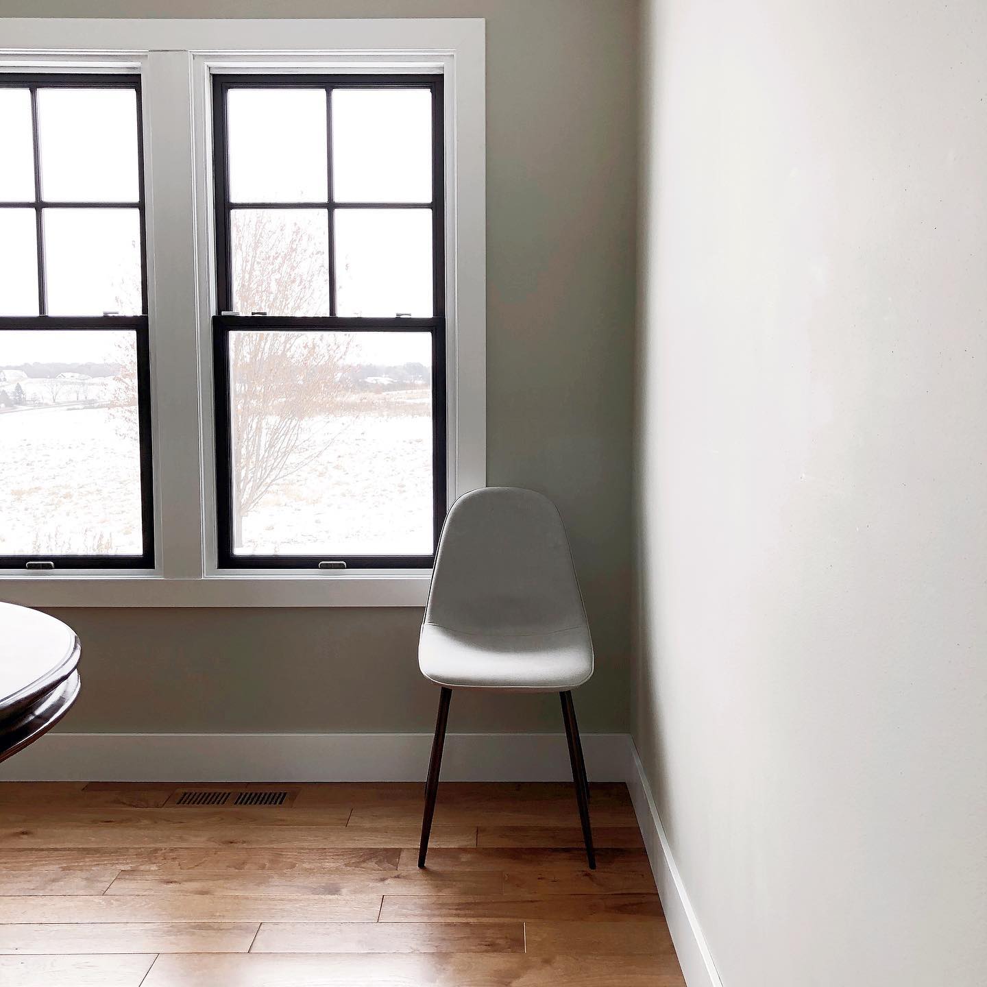 Benjamin Moore Hazy Skies OC-48 | Undertones, Photos, Color Palettes