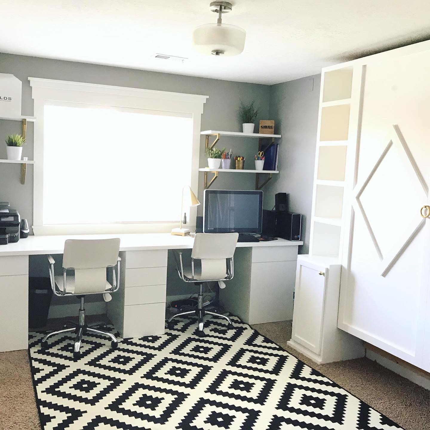 Benjamin Moore Platinum Gray HC-179 | Undertones, Photos, Color Palettes