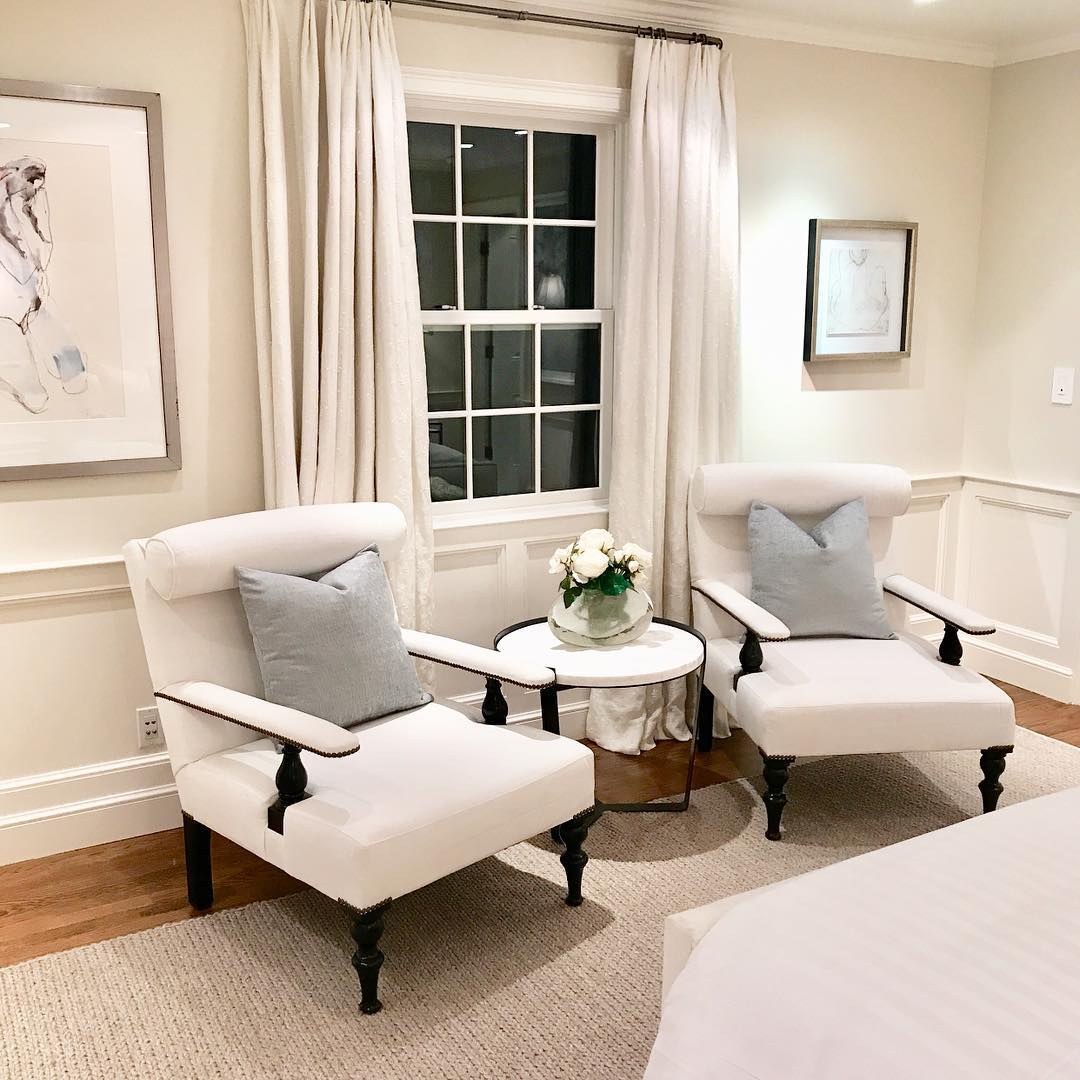 Benjamin Moore Sail Cloth OC-142 | Undertones, Photos, Color Palettes