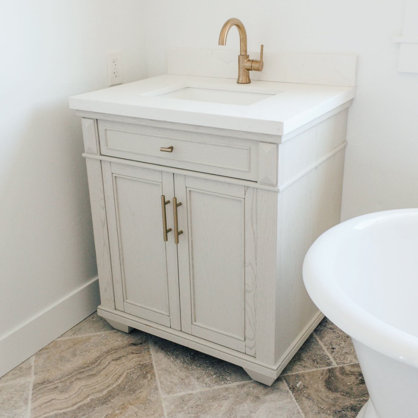 Benjamin Moore Seattle Mist 1535 | Undertones, Photos, Color Palettes