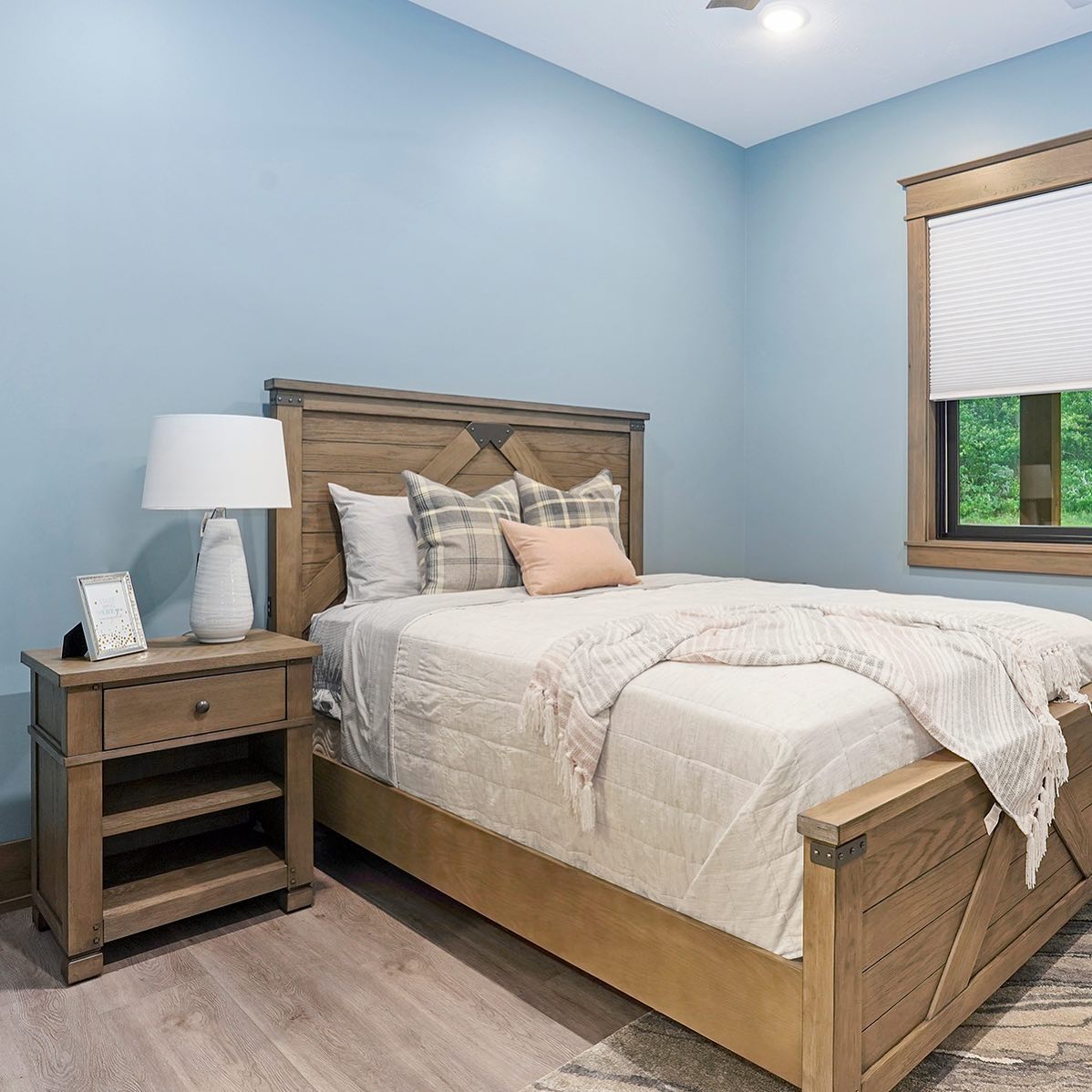Benjamin Moore Van Courtland Blue HC-145 | Undertones, Photos, Color ...
