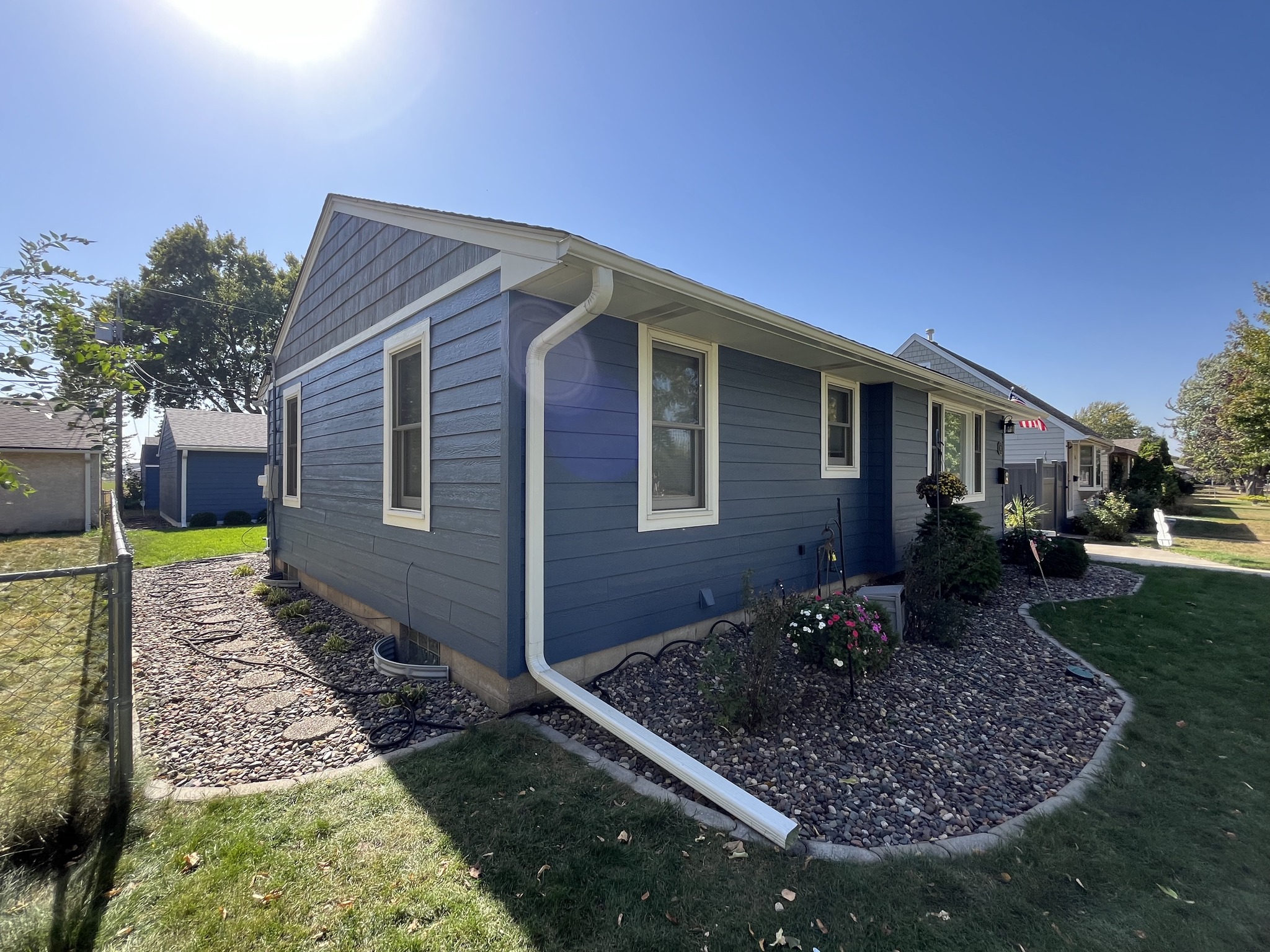 Benjamin Moore Van Deusen Blue HC-156 | Undertones, Photos, Color Palettes